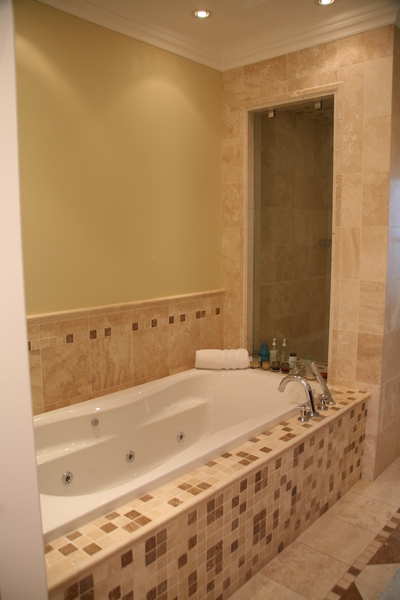 The Atrium Resort » bath-tub